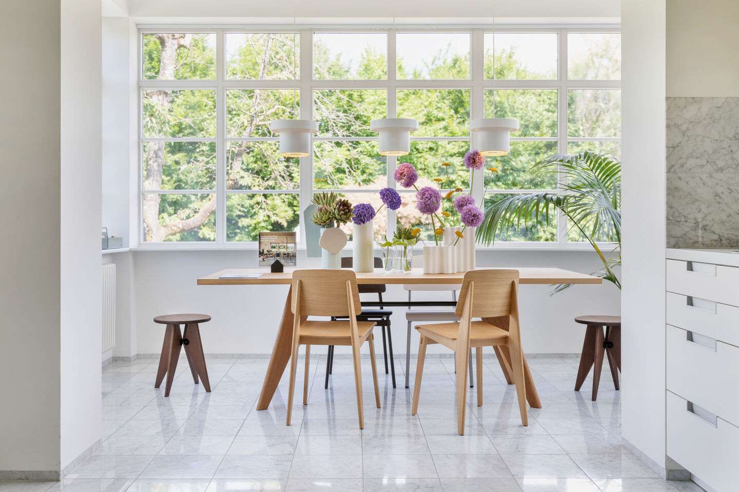 Standard Chair - Natural oak - Métal Brut Vitra by Jean Prouvé, 1934 ...