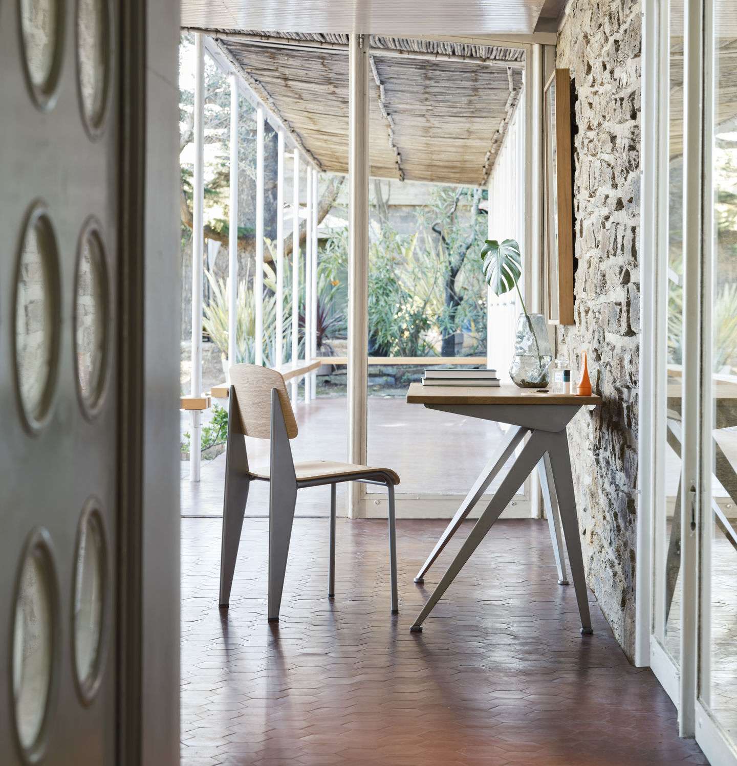 Compas Direction Desk - Natural oak - Gris Vermeer - 1250 x 700 Vitra ...